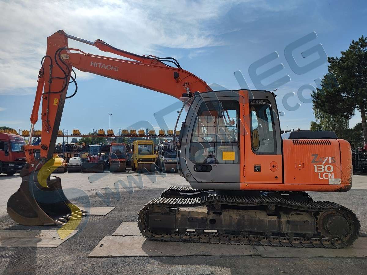 Escavadeira Com Lagartas Hitachi Zx130 Lcn usadas - Escavadeira sobre ...