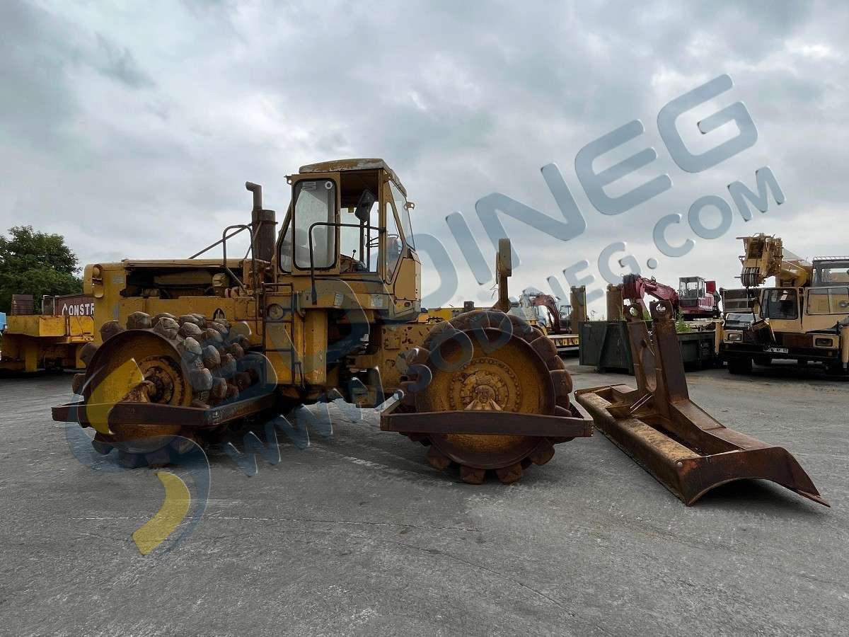 Padfoot Compactor / Sheepsfoot Compactor Caterpillar 825 used - Soil ...