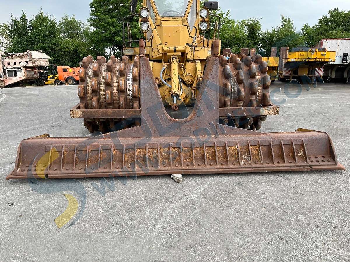 Padfoot Compactor / Sheepsfoot Compactor Caterpillar 825 used - Soil ...