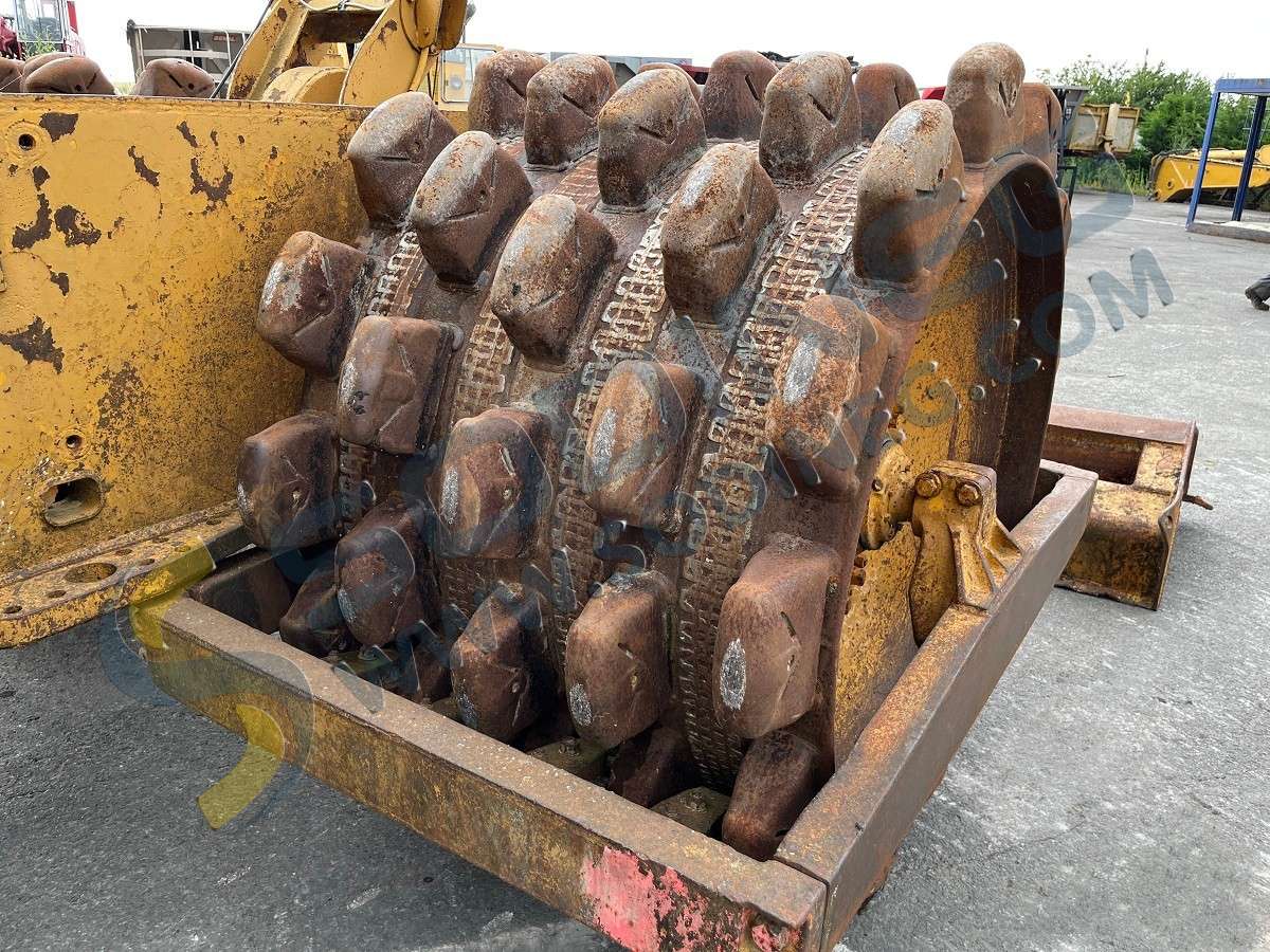 Padfoot Compactor / Sheepsfoot Compactor Caterpillar 825 used - Soil ...